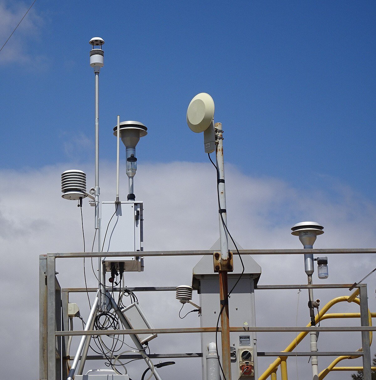 Advanced Pollutant Monitoring Track - Air Quality Instruments